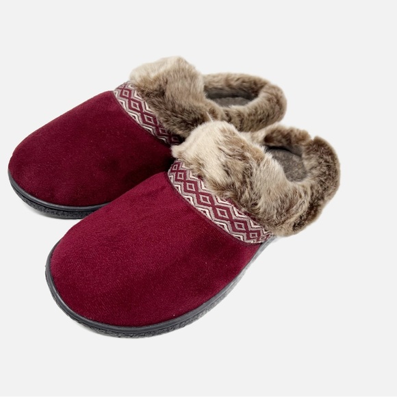 isotoner | Shoes | Nib Isotoner Memory Foam Slippers Red Faux Fur ...